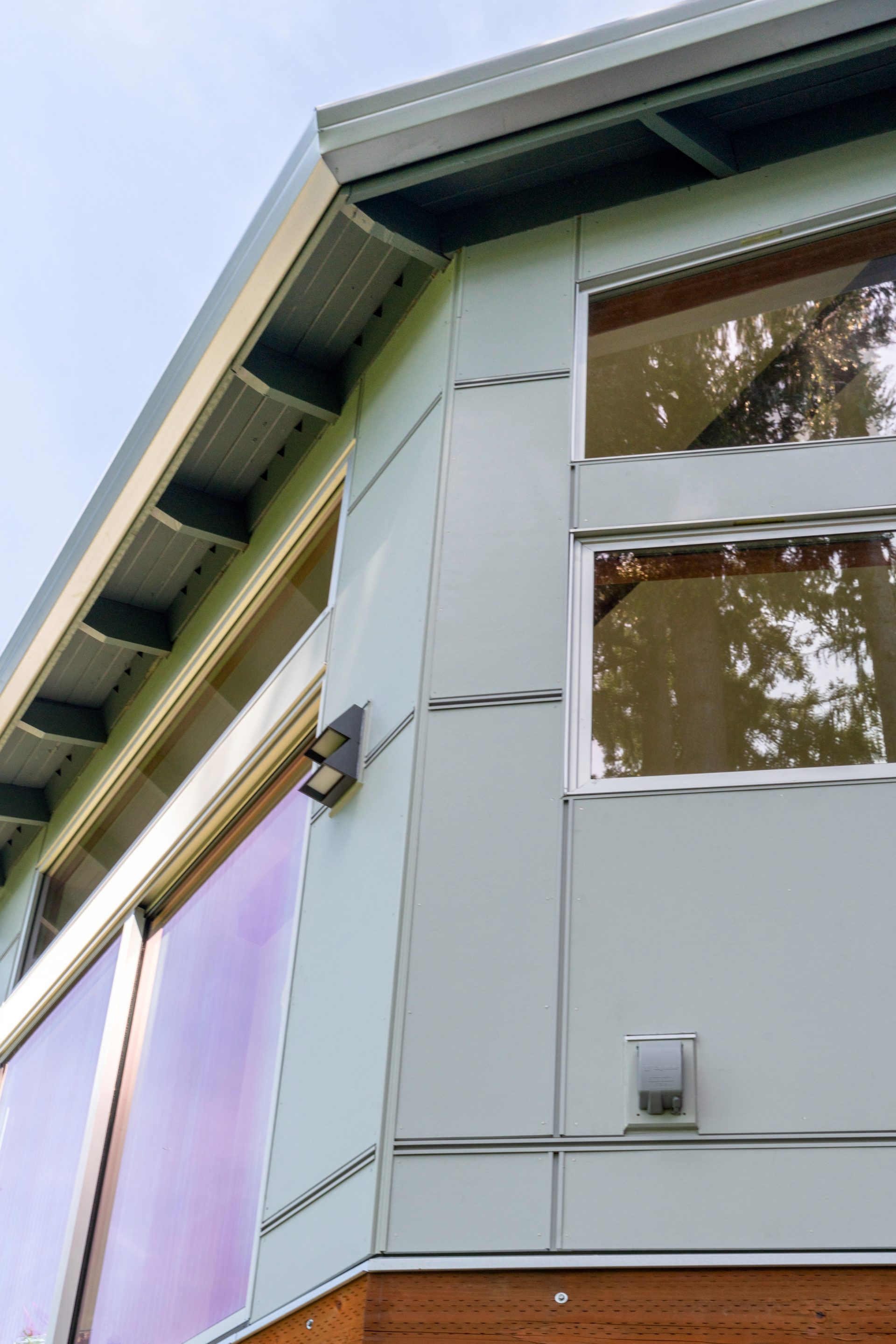 Issaquah Plank & Panel and Metal Siding - Synapse Construction